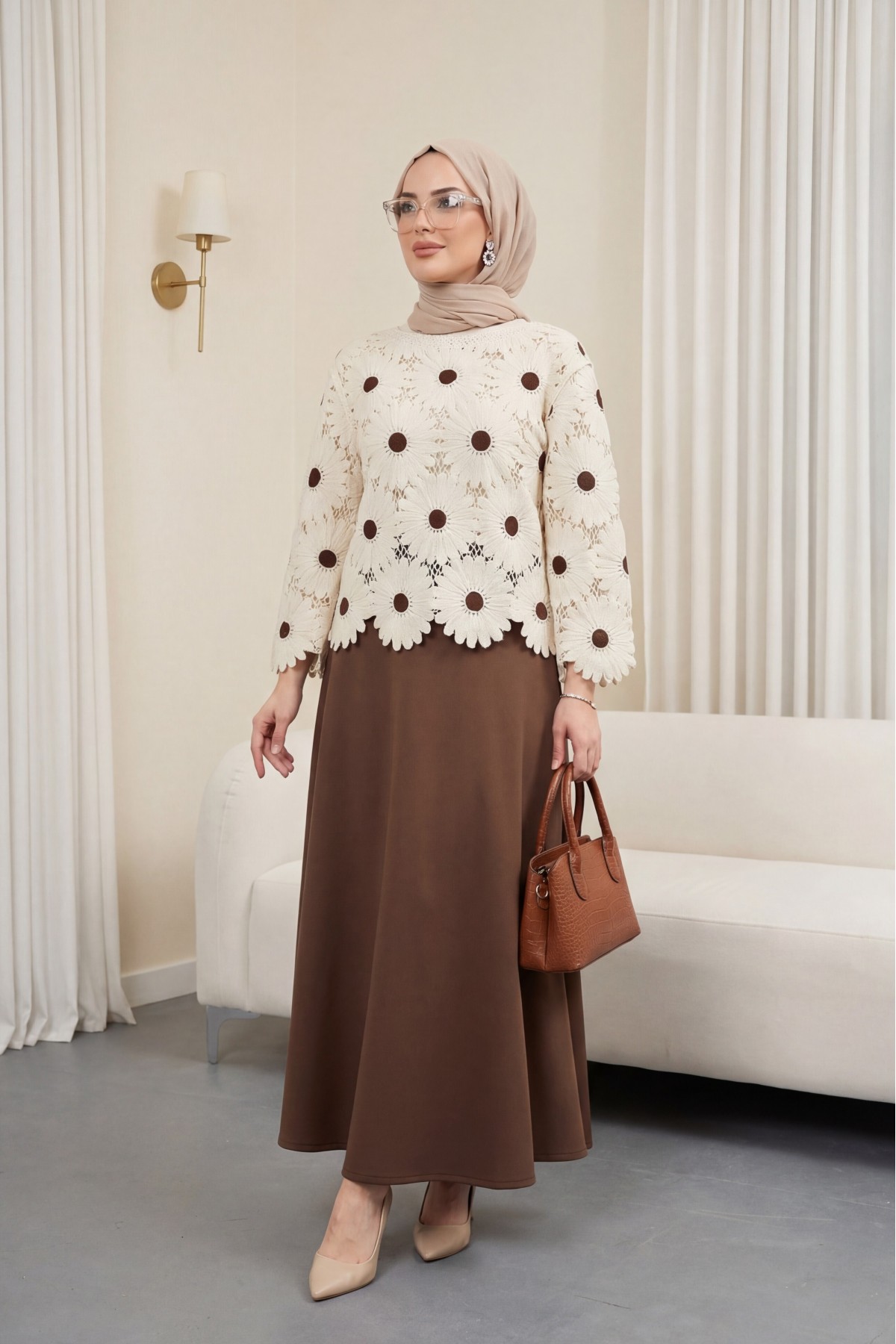 Boat Neck Daisy Patterned Knitted Blouse